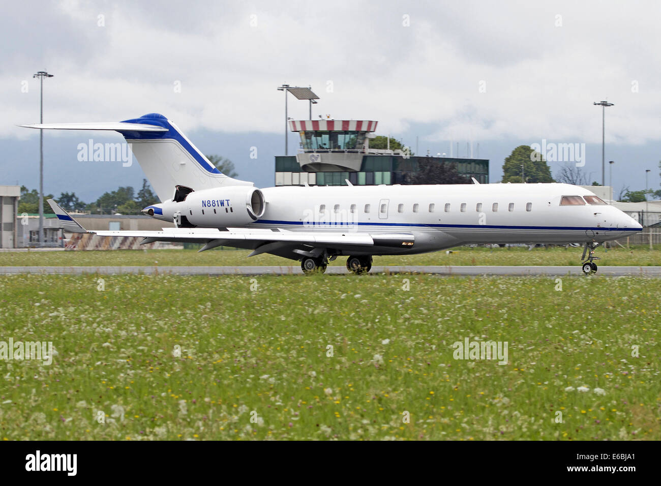 Bombardier bd 700 immagini e fotografie stock ad alta risoluzione - Alamy
