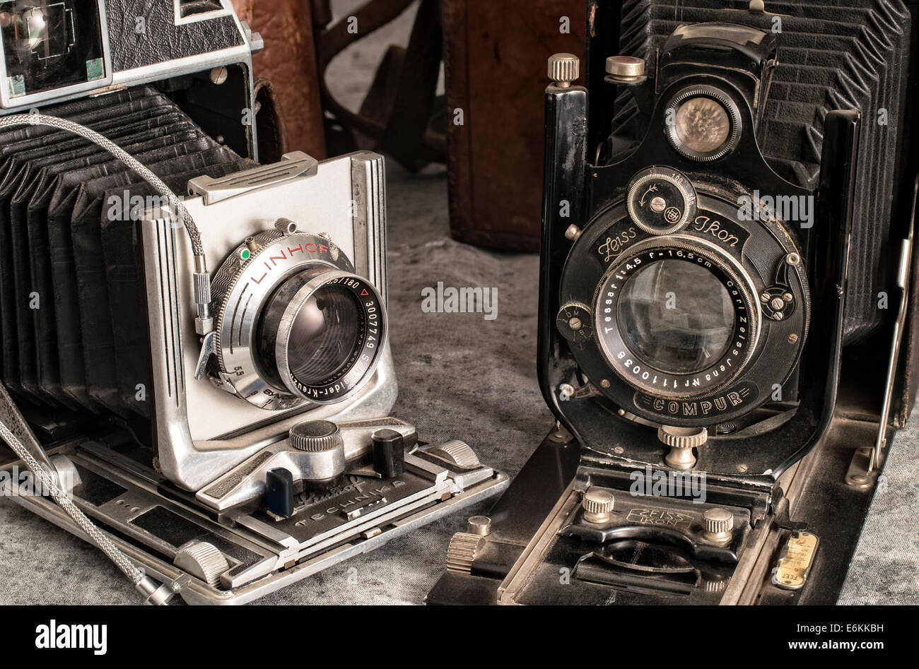 Vecchie macchine fotografiche immagini e fotografie stock ad alta ...