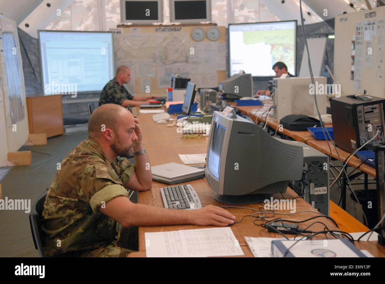 Comando multinazionale immagini e fotografie stock ad alta risoluzione ...