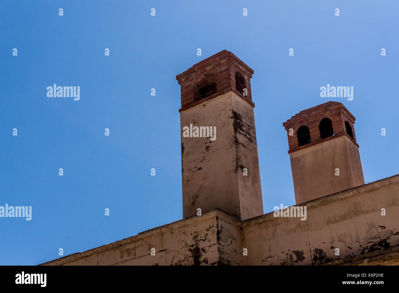 Due camini in mattoni immagini e fotografie stock ad alta risoluzione ...
