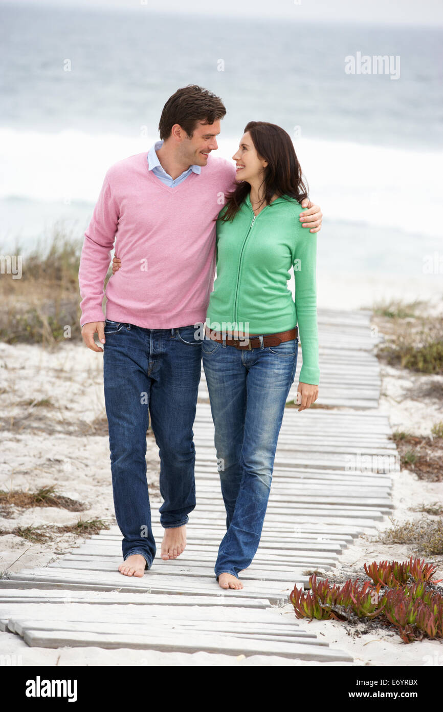 Passeggiando in riva al mare immagini e fotografie stock ad alta ...