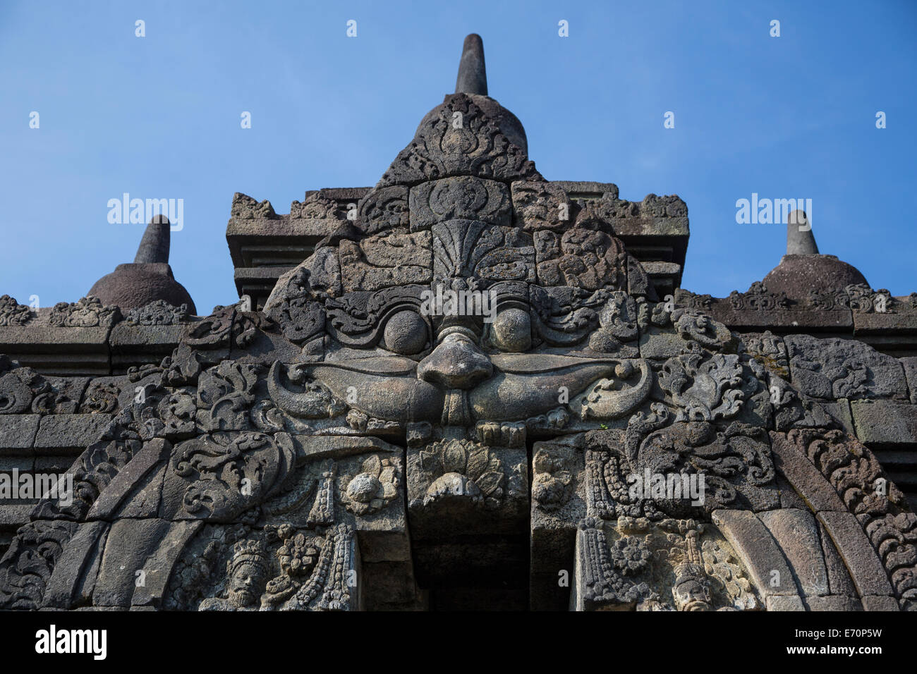 Borobudur, Java, Indonesia. Kala, Dio degli Inferi e simbolo del tempo ...