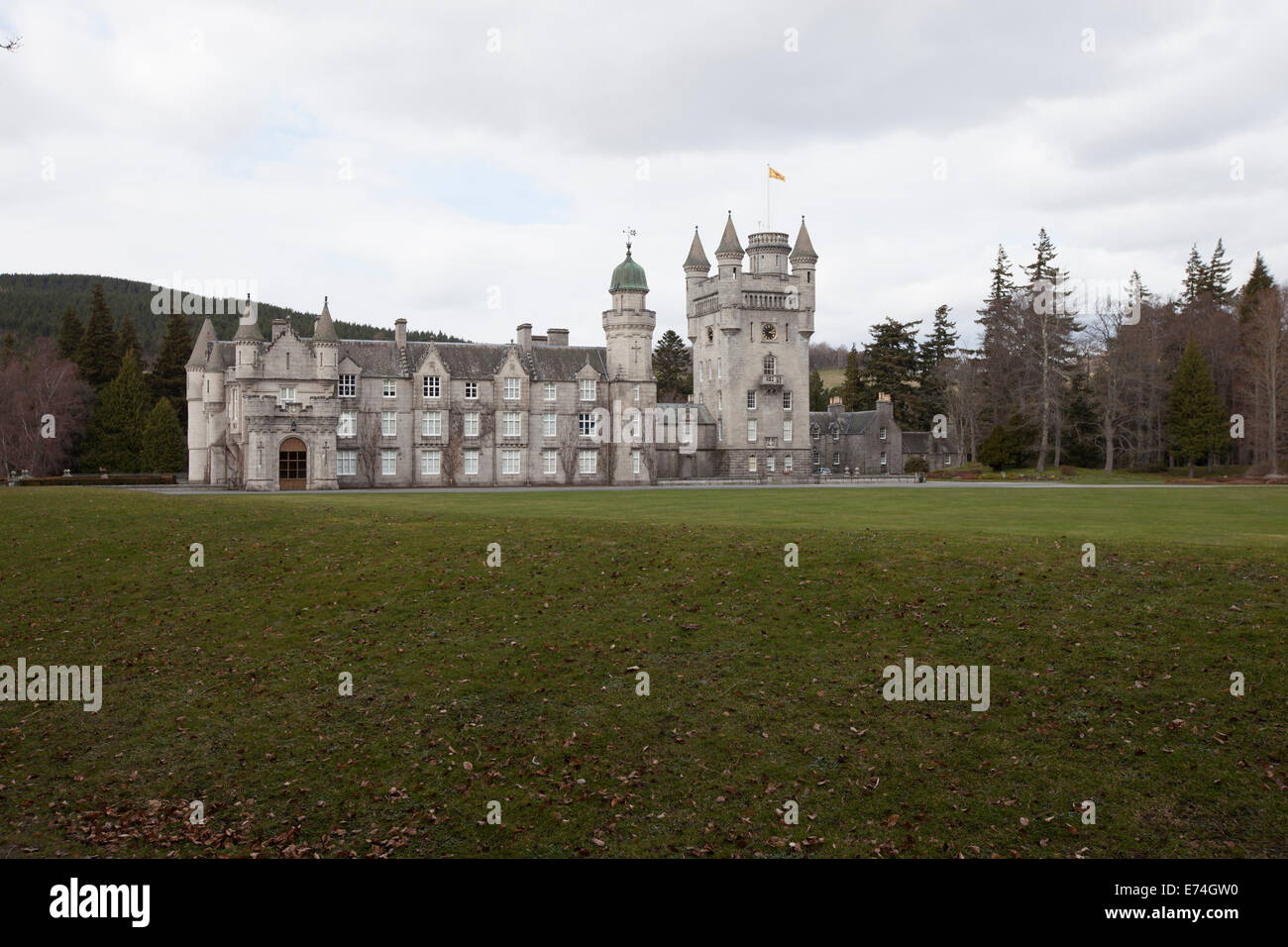 Balmoral castle british royal family immagini e fotografie stock ad ...