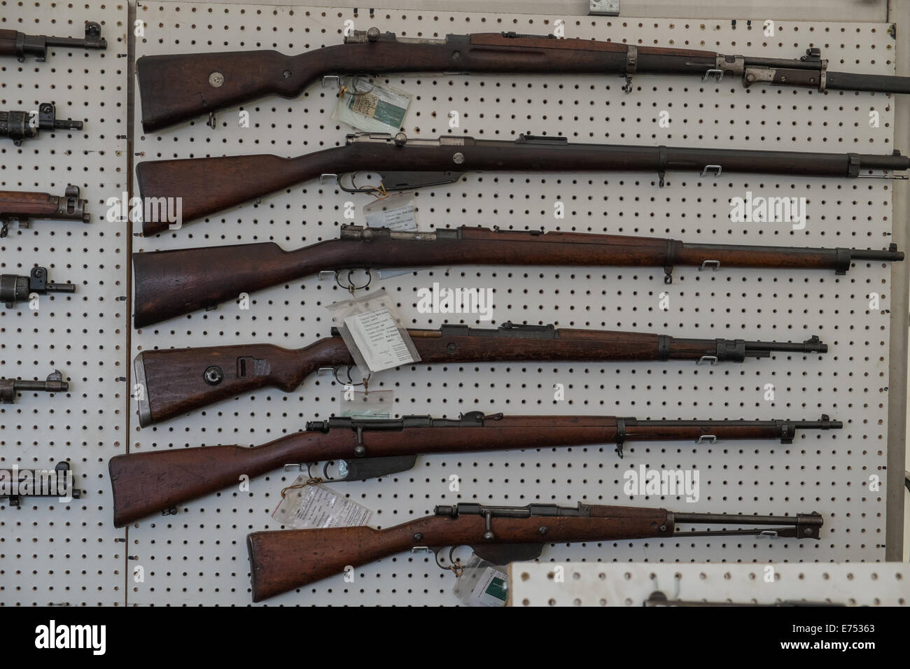 Fucili ww2 immagini e fotografie stock ad alta risoluzione - Alamy