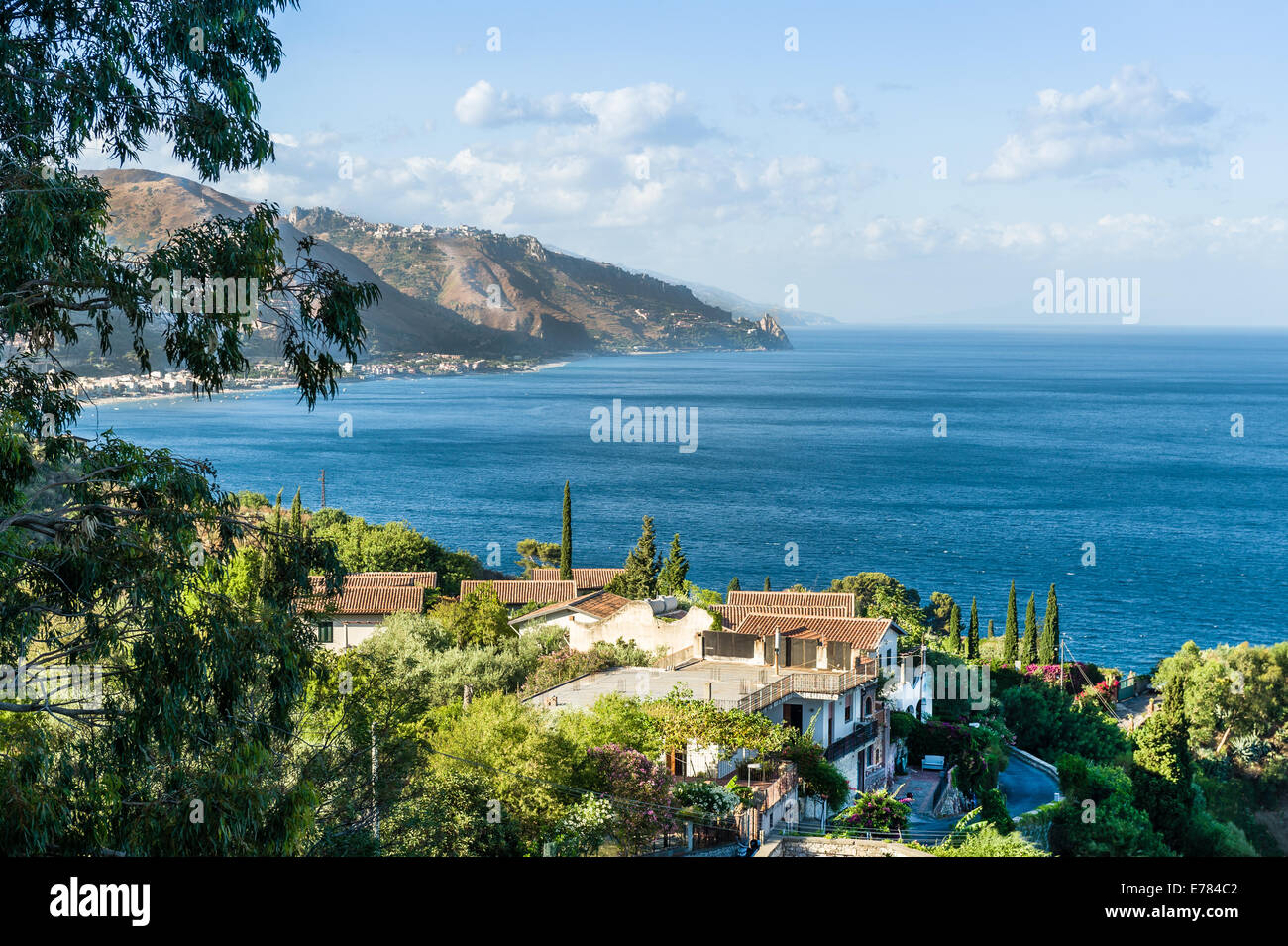 Vista mare taormina immagini e fotografie stock ad alta risoluzione - Alamy