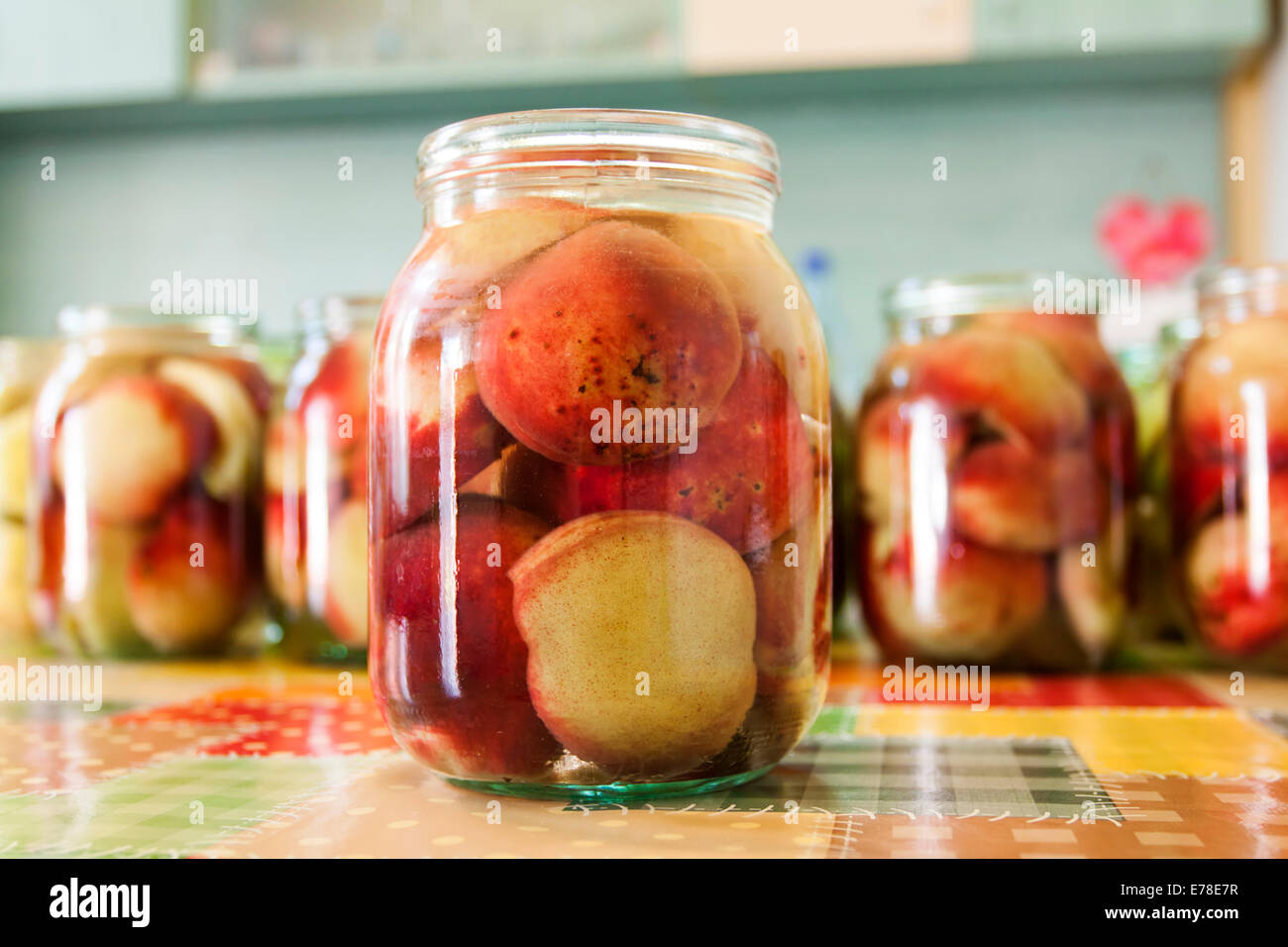 Vasi di fatti in casa conserve di frutta - Foto d'epoca Foto stock - Alamy