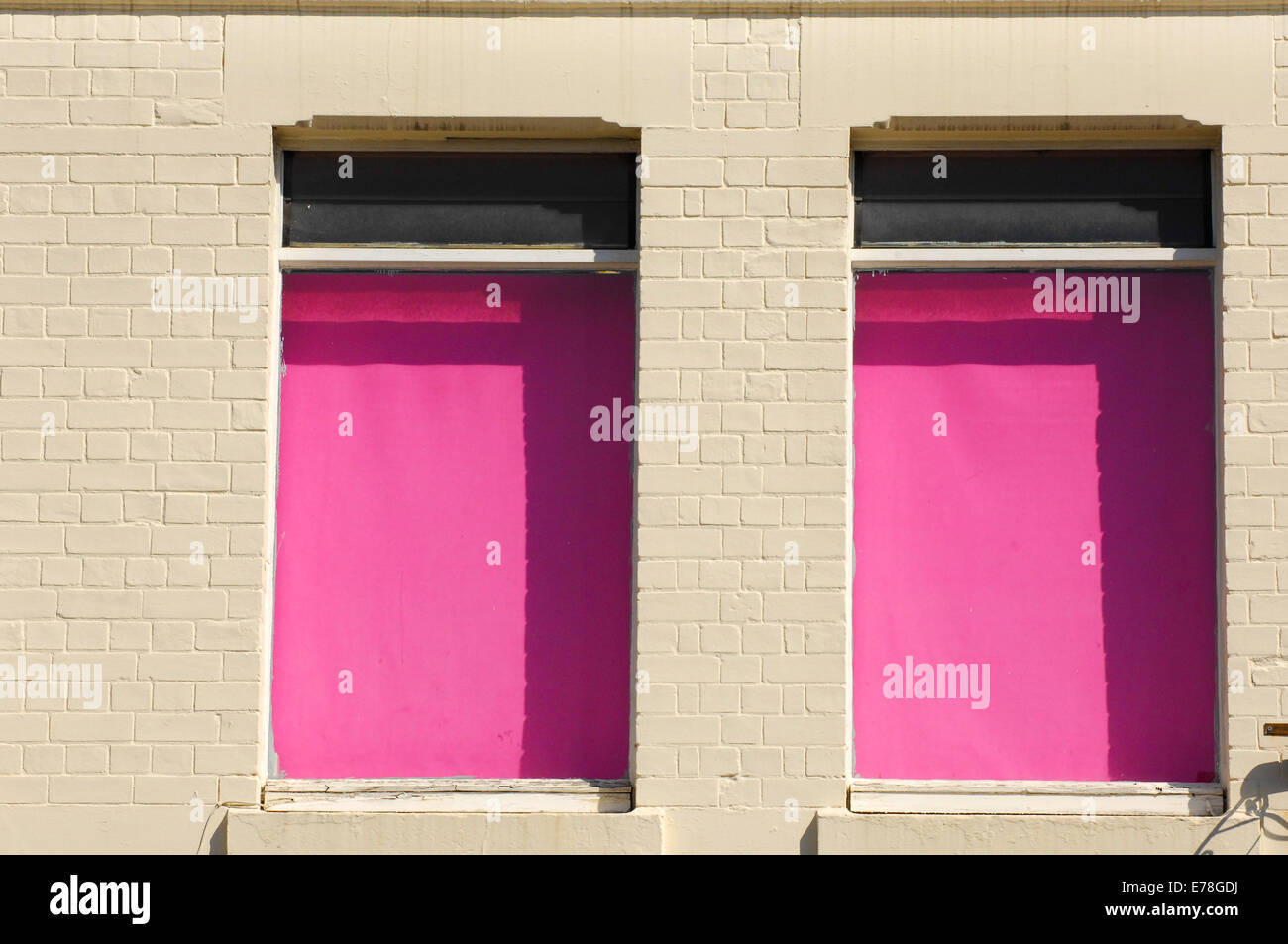 Finestre rosa immagini e fotografie stock ad alta risoluzione - Alamy