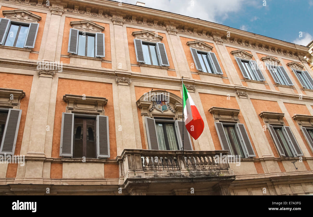 Tricolore con stemma d'italia immagini e fotografie stock ad alta ...