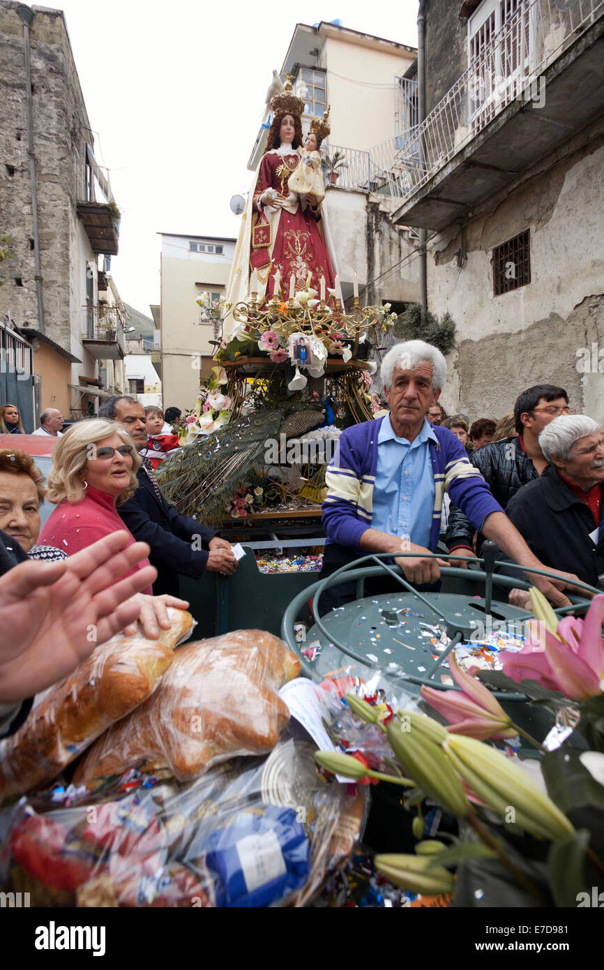Pagani (Italia) - La festa della Vergine Maria di galline è celebrata ...