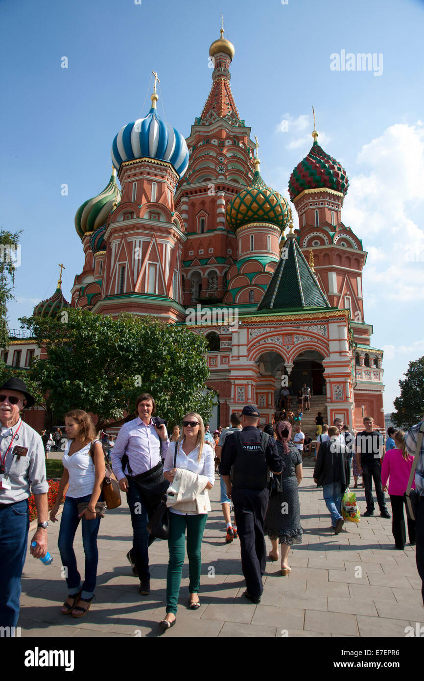 Turisti alla cattedrale di san basilio immagini e fotografie stock ad ...