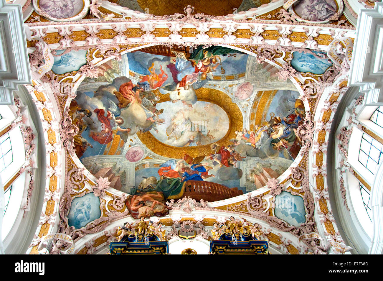 Soffitto barocco immagini e fotografie stock ad alta risoluzione - Alamy