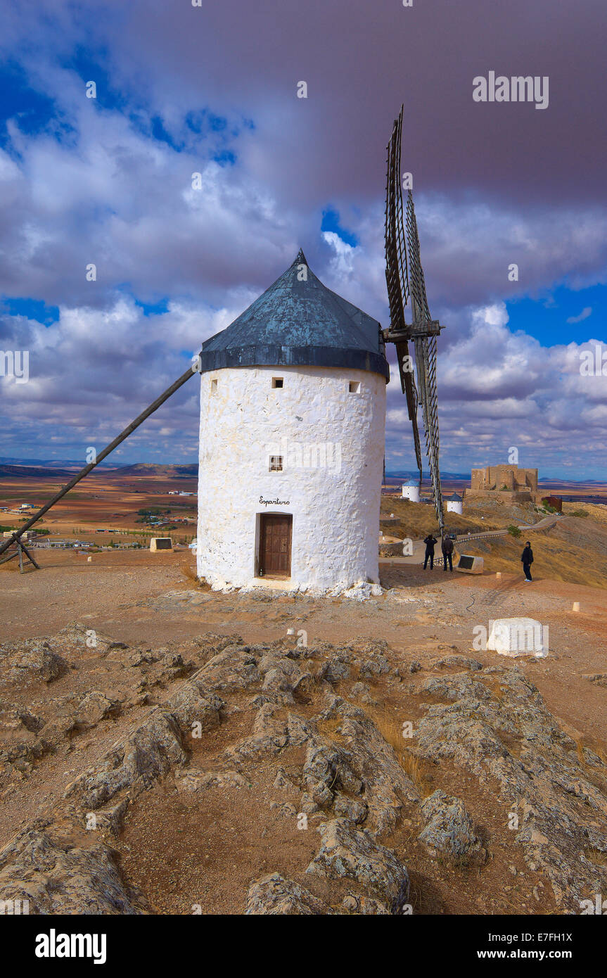 Consuegra mulini a vento e il castello immagini e fotografie stock ad ...