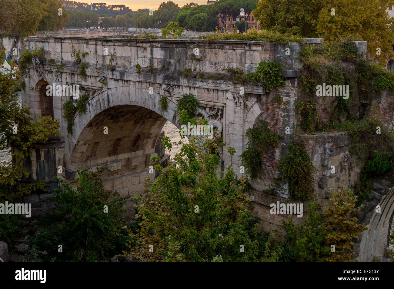 Ponte rotto broken bridge rome immagini e fotografie stock ad alta ...