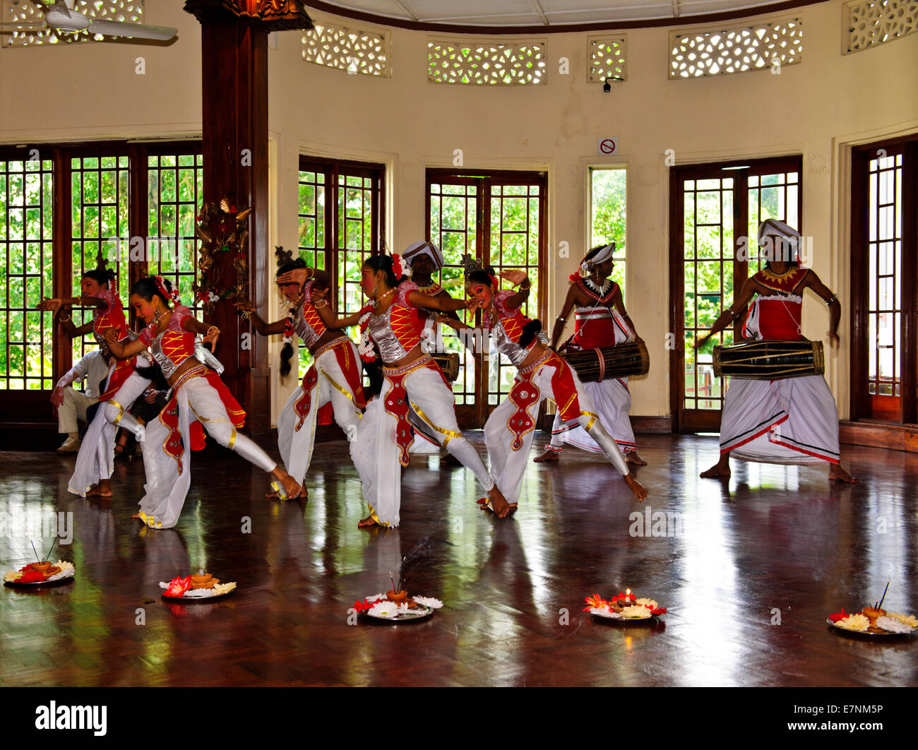 Danza pantheru immagini e fotografie stock ad alta risoluzione - Alamy