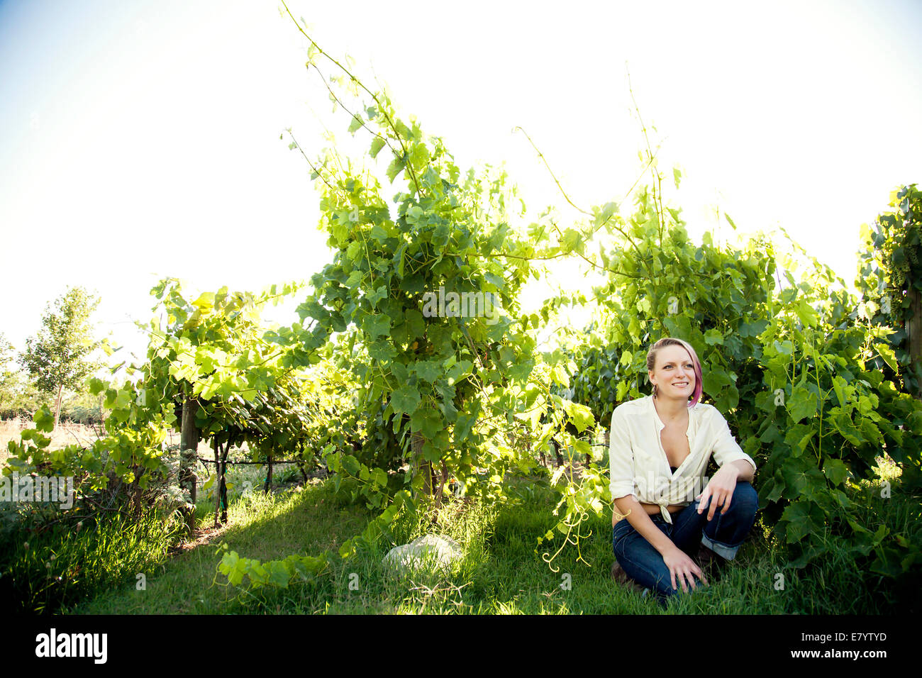 Donna inginocchiata immagini e fotografie stock ad alta risoluzione - Alamy