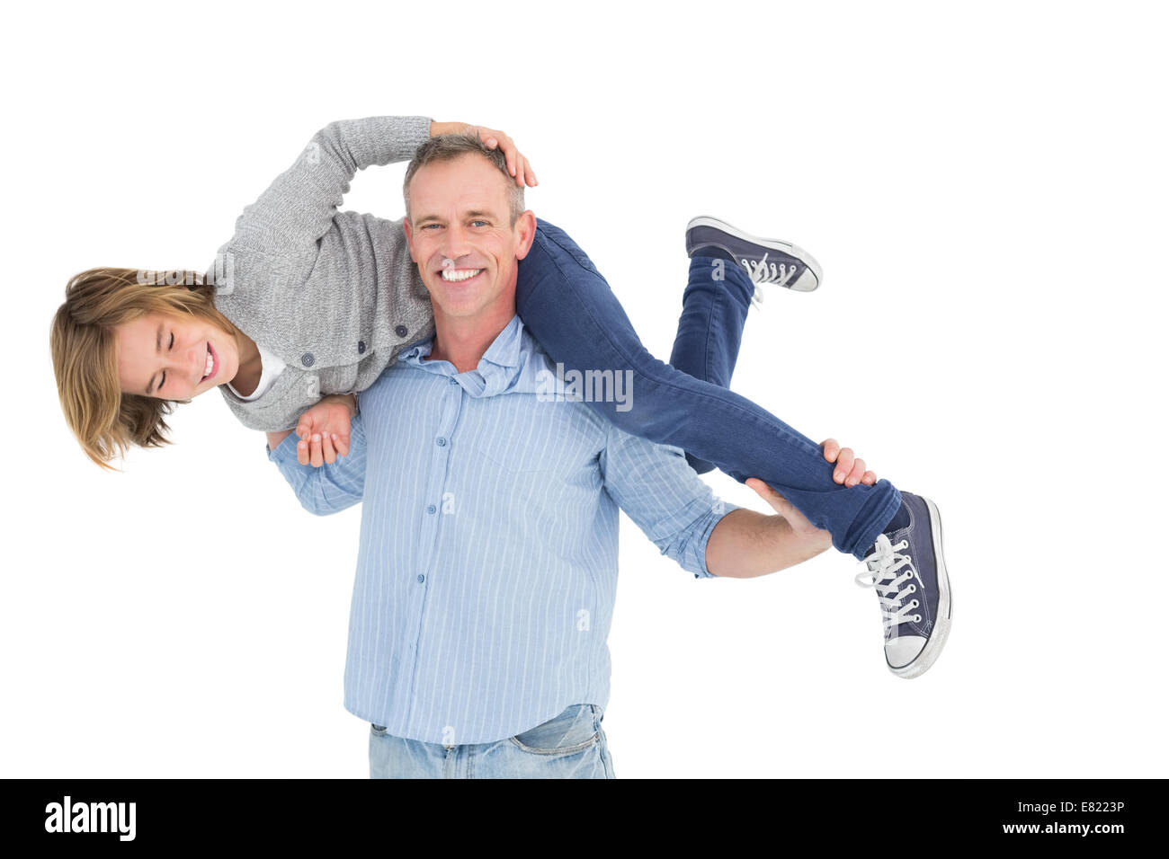 Uomo che porta il ragazzo sulle spalle immagini e fotografie stock ad ...