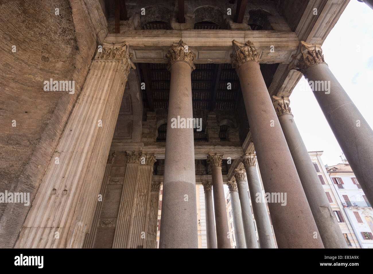 Buche colonne romane immagini e fotografie stock ad alta risoluzione ...