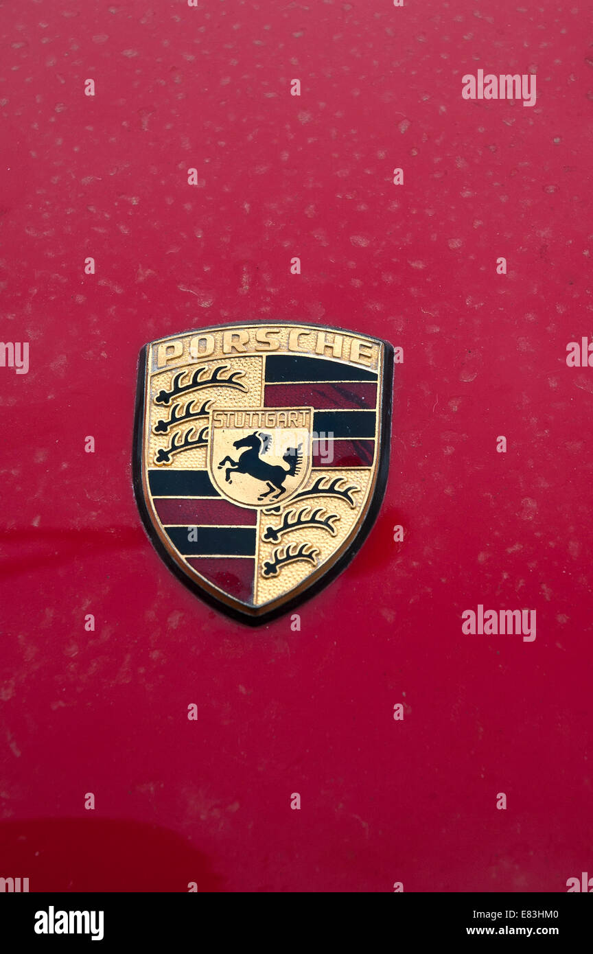 Simbolo di porsche immagini e fotografie stock ad alta risoluzione - Alamy