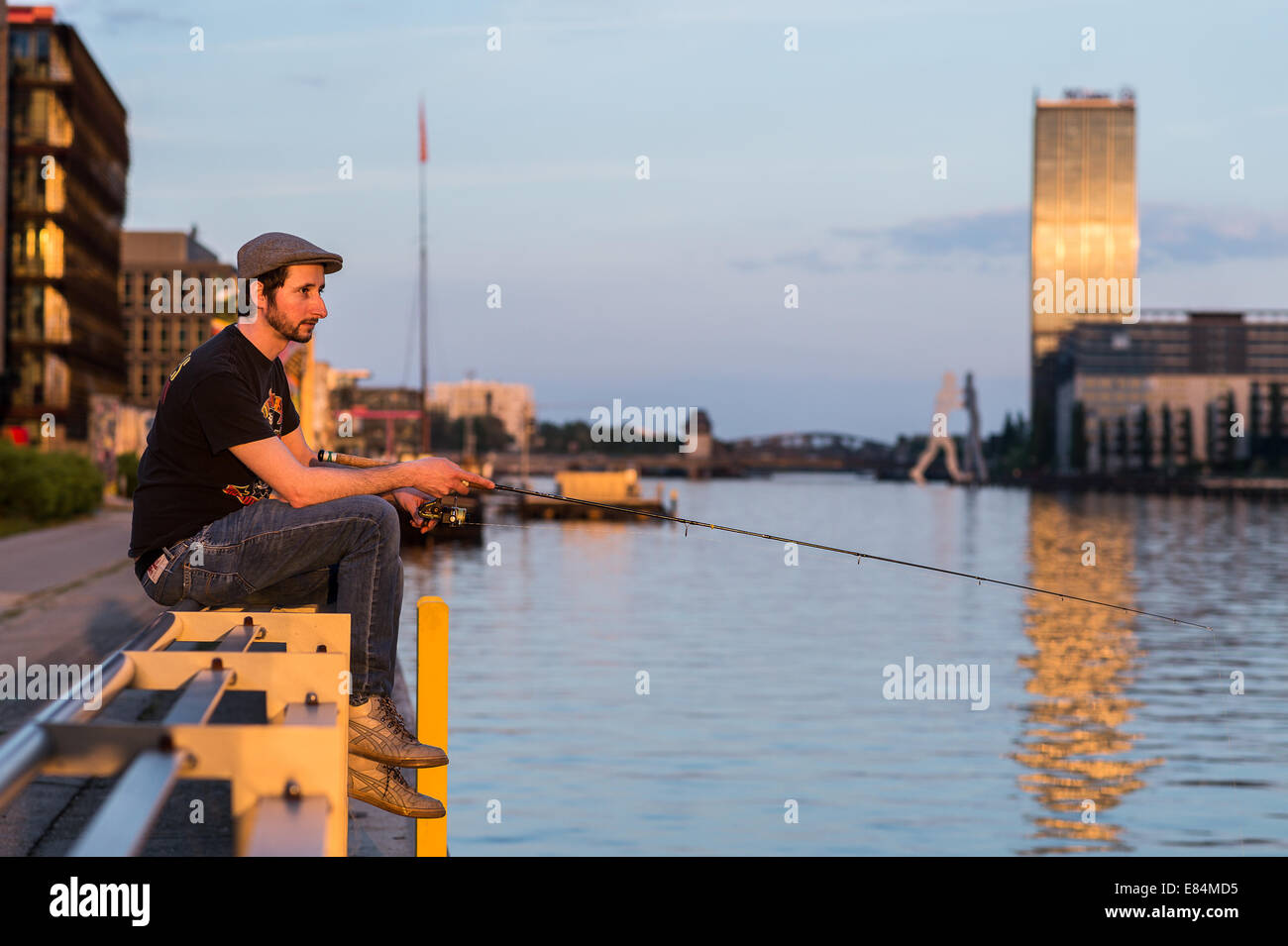 Glut und spaene immagini e fotografie stock ad alta risoluzione - Alamy