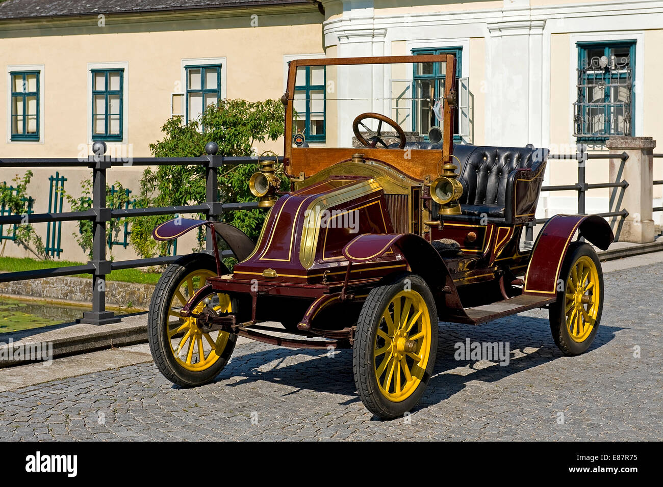 Vecchia renault classica immagini e fotografie stock ad alta ...