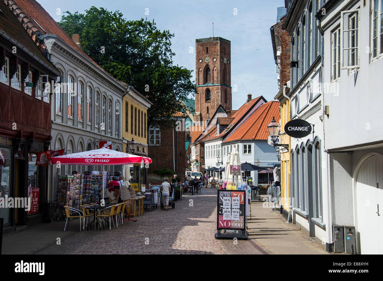 La zona pedonale con le case storiche in Ribe, Danimarca più antichi ...