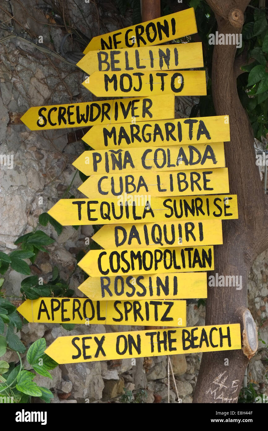 Segno di cocktail bar immagini e fotografie stock ad alta risoluzione ...