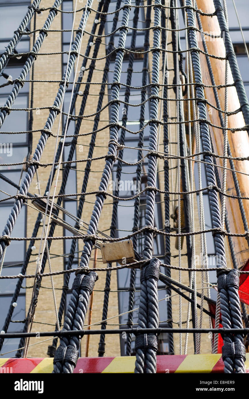 Replica sir francis drakes famosa nave golden hind immagini e ...