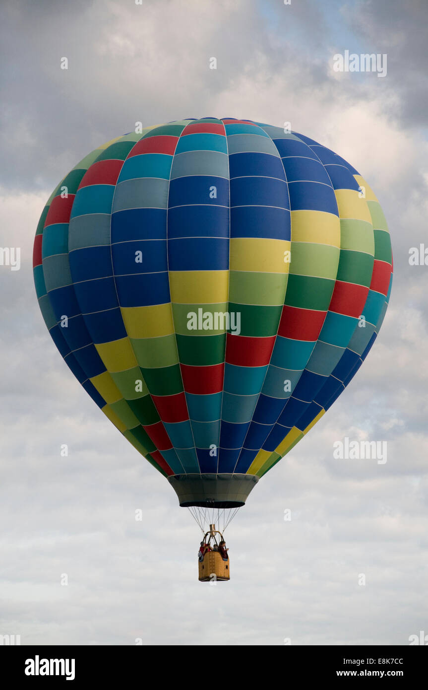 Mongolfiera colorata immagini e fotografie stock ad alta risoluzione ...