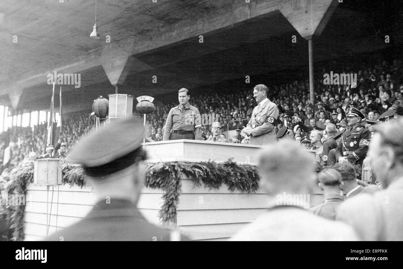 Nazi hitler jugend immagini e fotografie stock ad alta risoluzione - Alamy