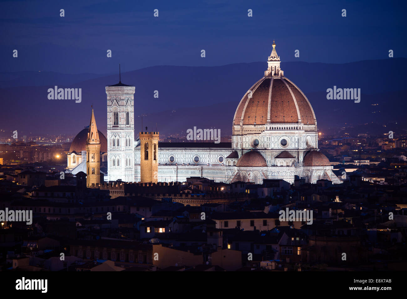 Firenze skyline cattedrale cupola notte immagini e fotografie stock ad ...