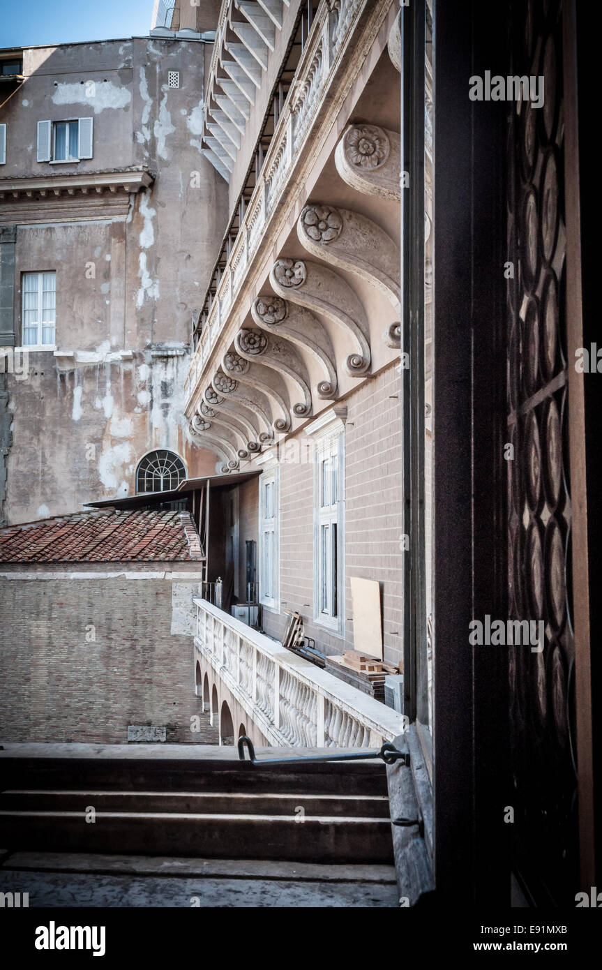 Finestra di un edificio antico immagini e fotografie stock ad alta ...
