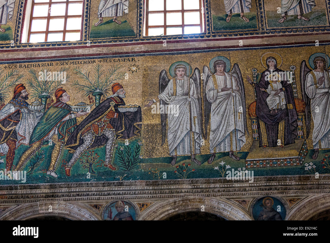 Dettaglio del mosaico bizantino di Sant'Apollinare Nuovo, Ravenna ...
