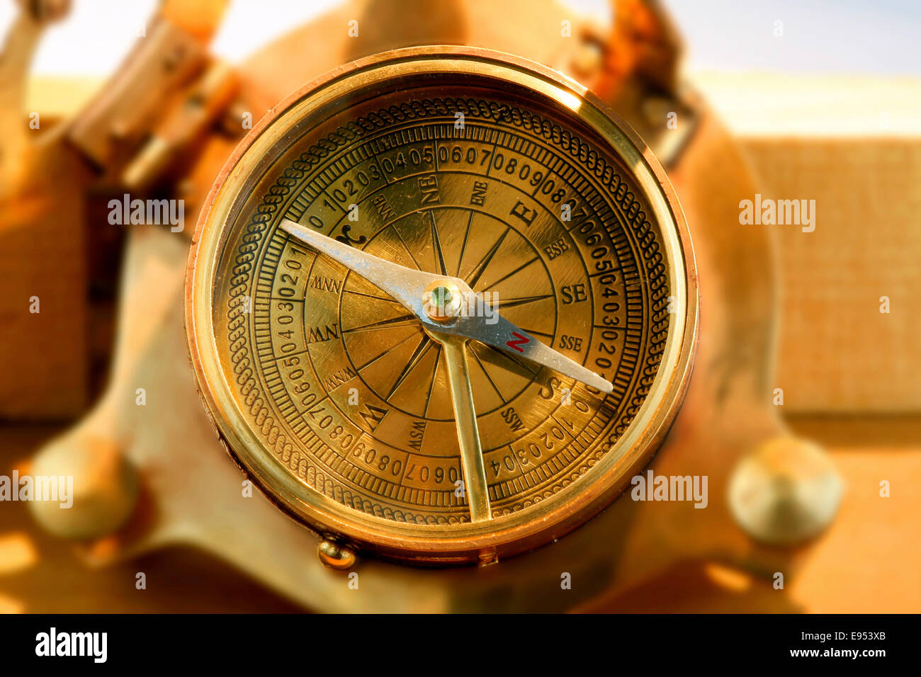 Bussola in ottone immagini e fotografie stock ad alta risoluzione - Alamy