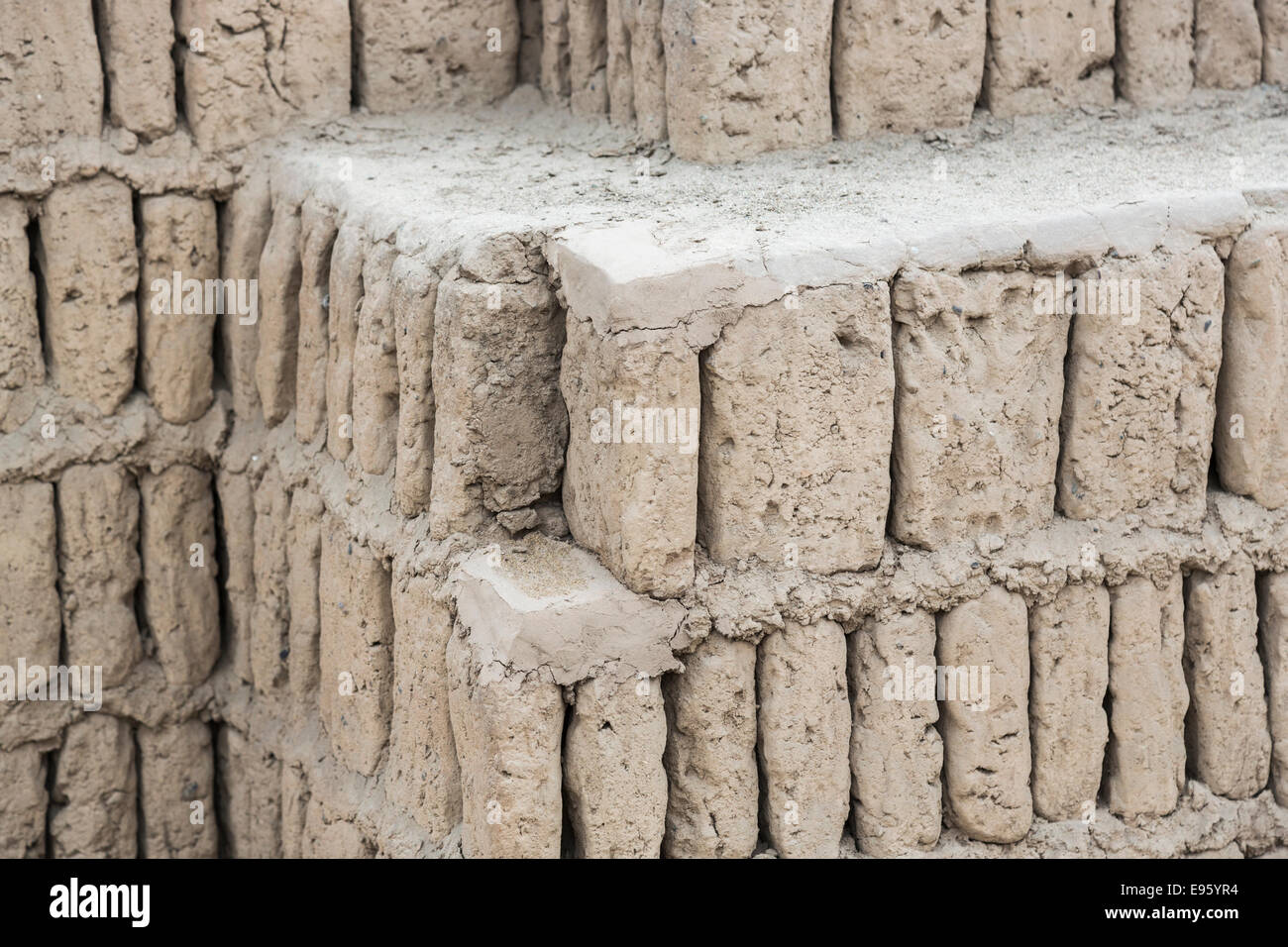 Visite: tipico adobe sun-mattoni essiccati al pre-Inca Lima cultura ...