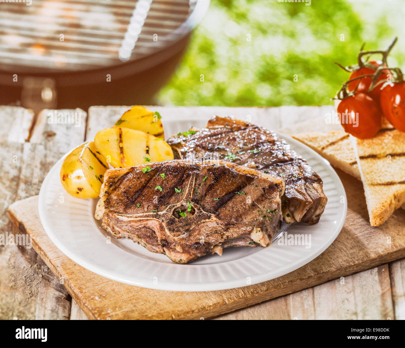 Barbecue rustico immagini e fotografie stock ad alta risoluzione - Alamy