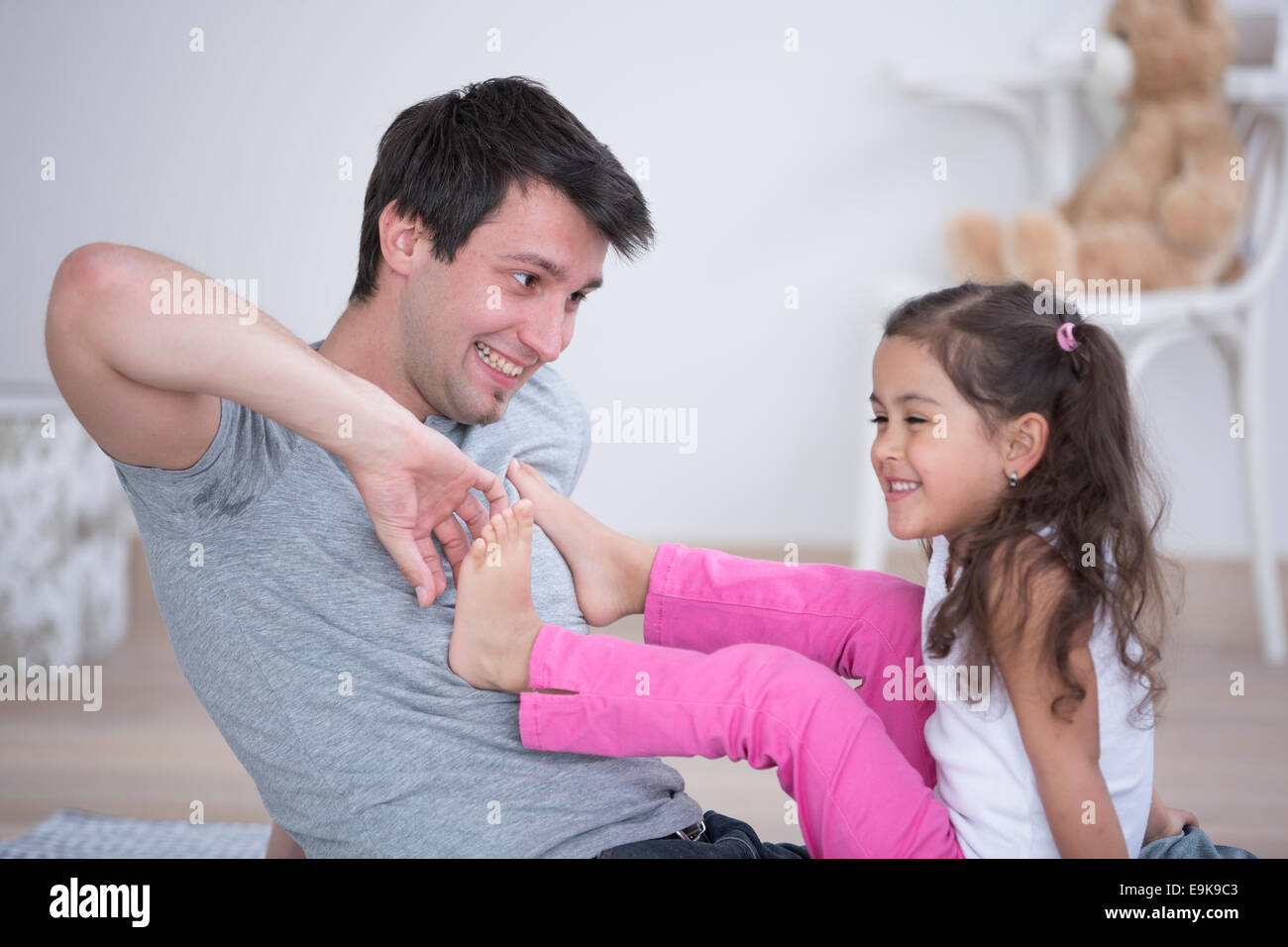 Solletico piedi ragazza immagini e fotografie stock ad alta risoluzione ...
