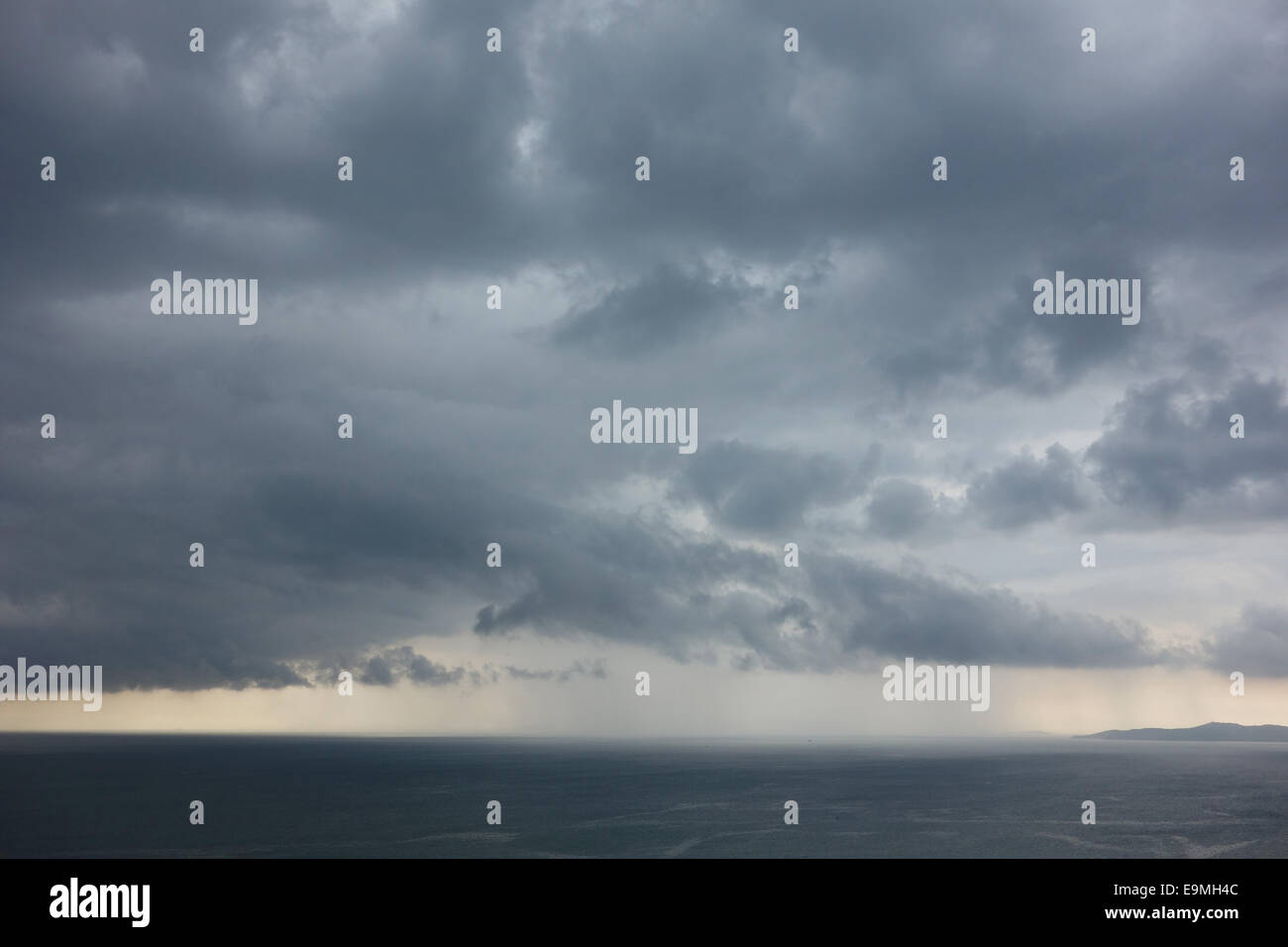 Tempesta al mare immagini e fotografie stock ad alta risoluzione - Alamy