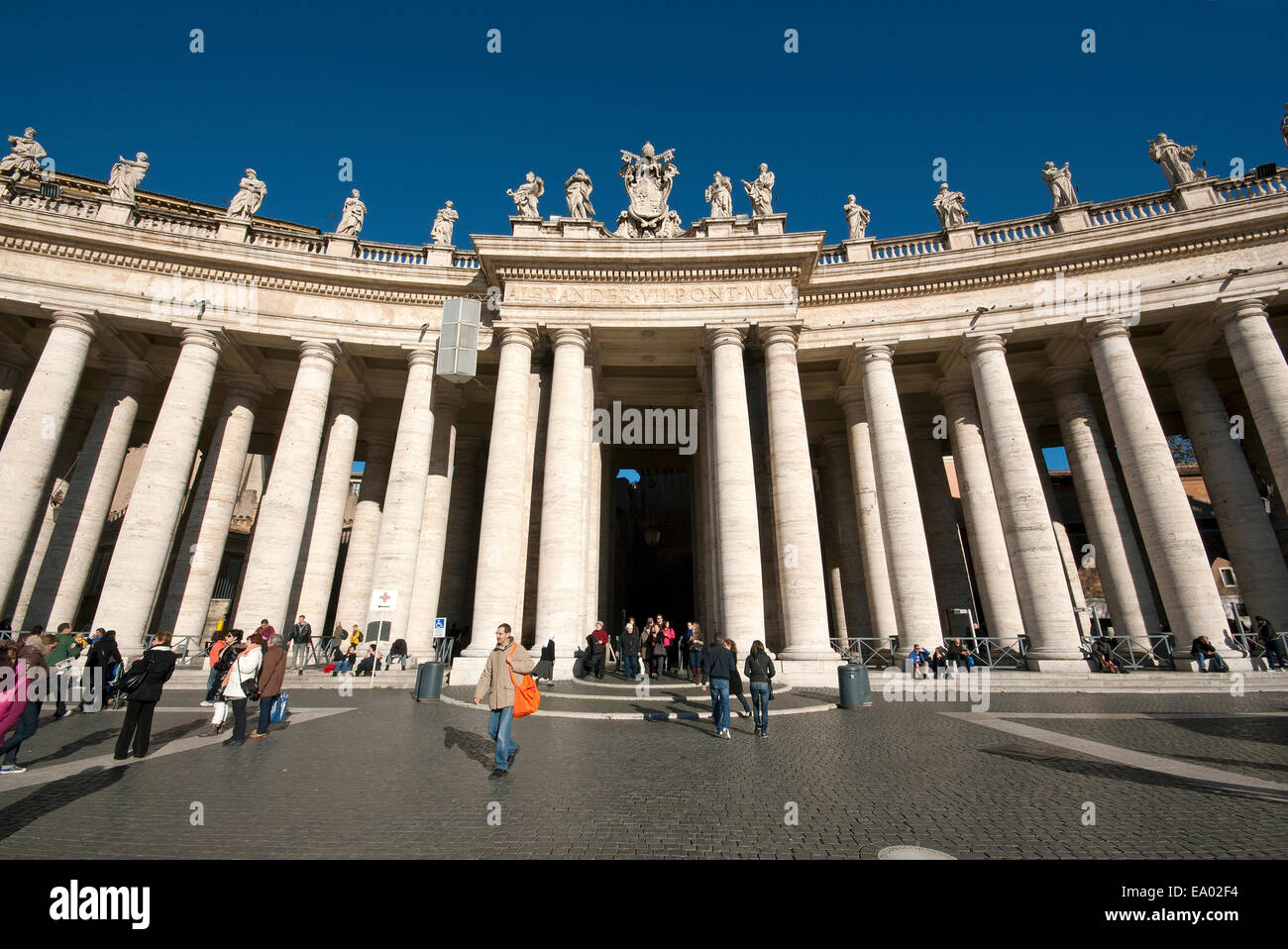 Piazza San Pietro, Piazza San Pietro, il colonnato del Bernini, il ...