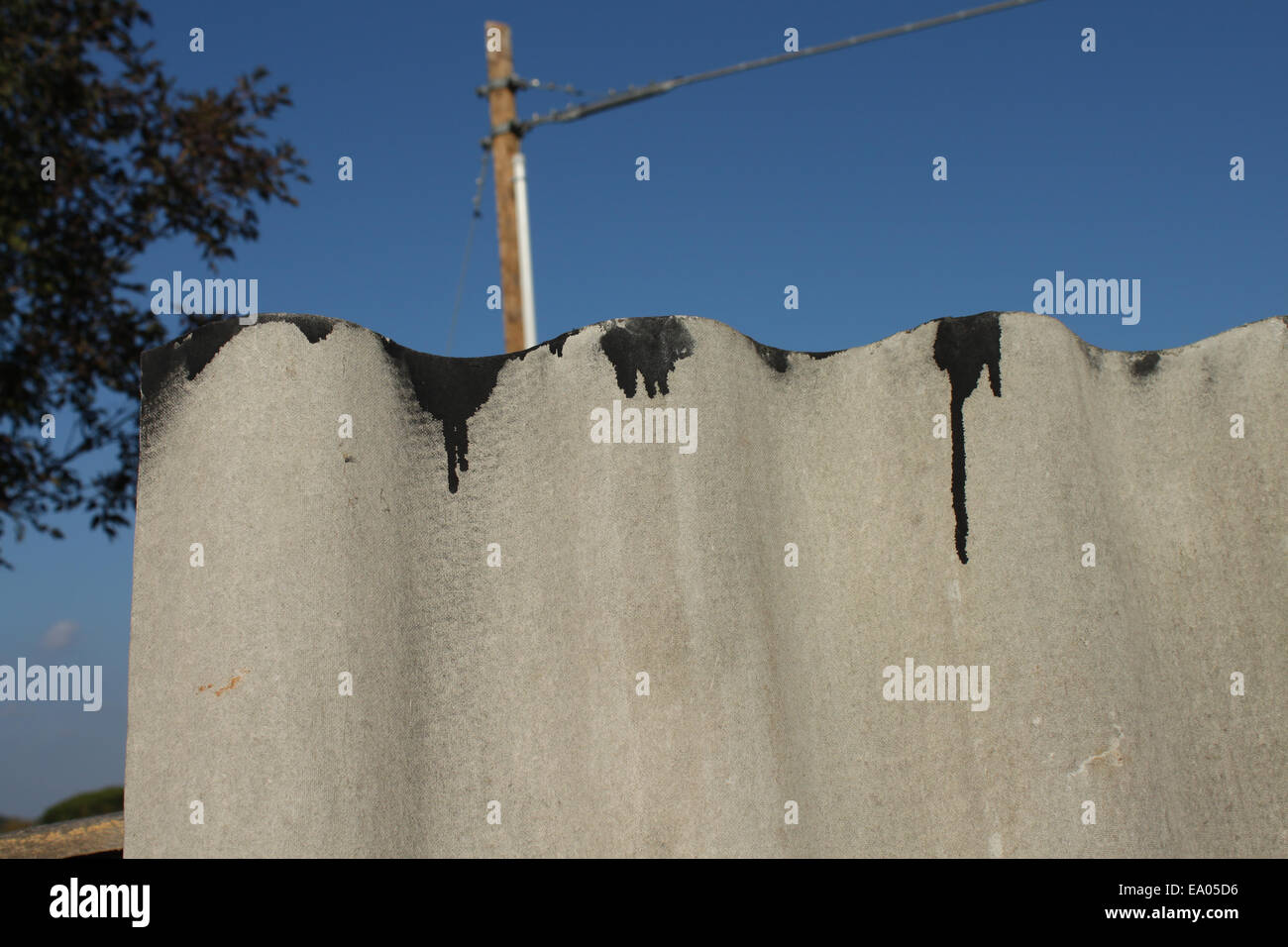 Tetto in cemento amianto immagini e fotografie stock ad alta ...