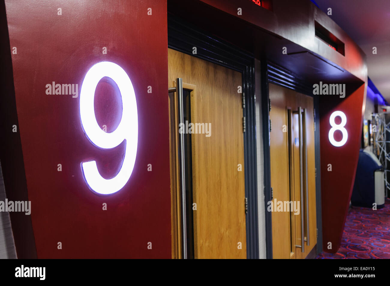 Wooden screens immagini e fotografie stock ad alta risoluzione - Alamy