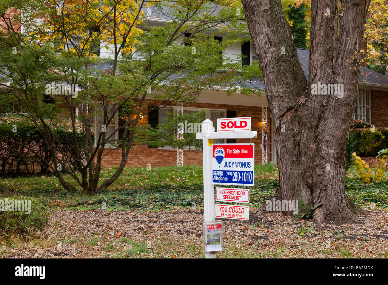 Cartello venduto immagini e fotografie stock ad alta risoluzione - Alamy