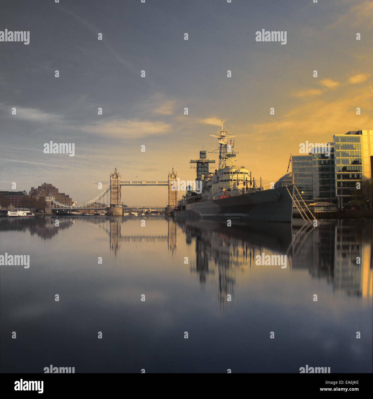 Hms belfast tower bridge immagini e fotografie stock ad alta ...