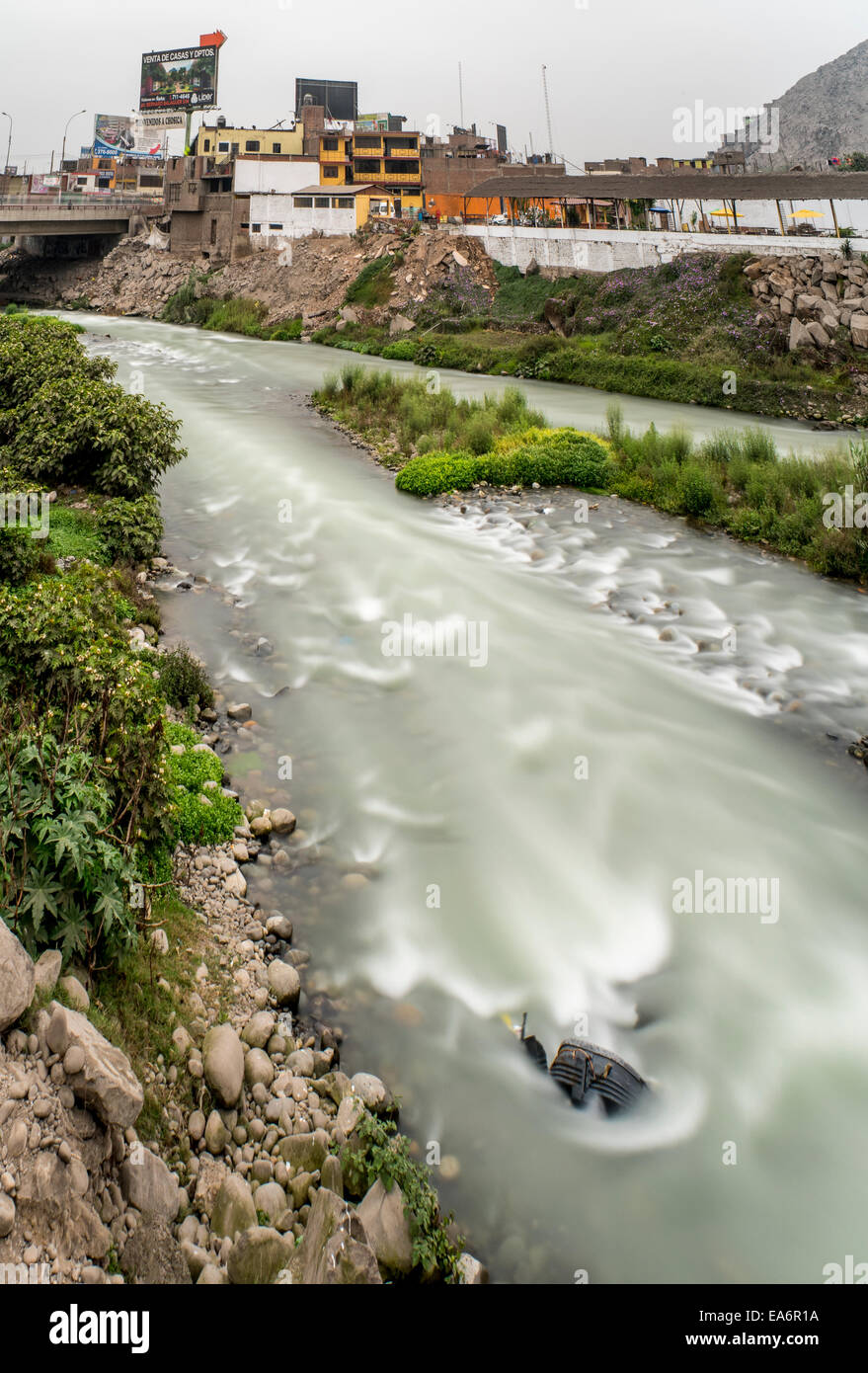 Fiume Rimac, Lima, Peru Foto stock - Alamy