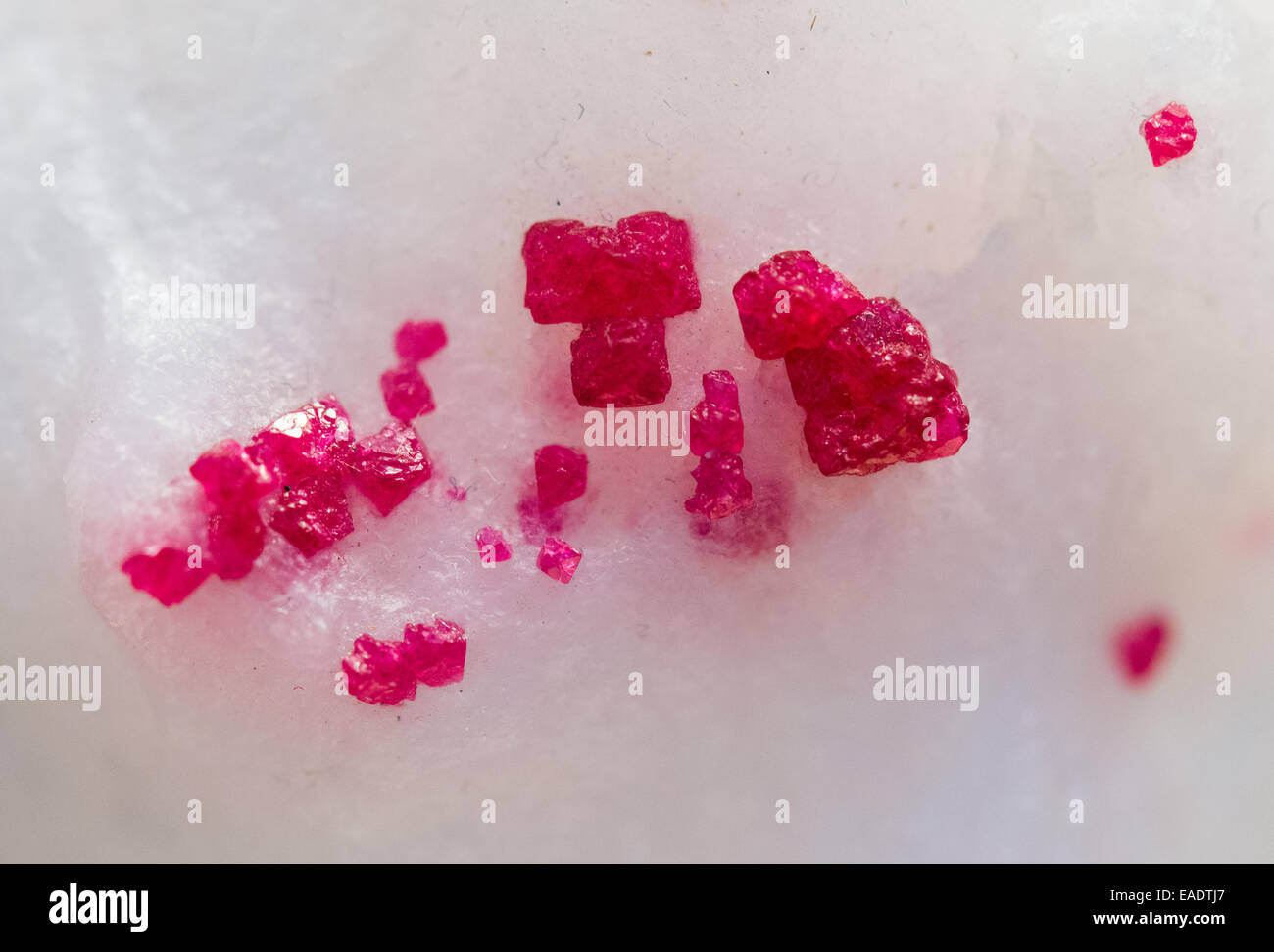 Spinel gemstone immagini e fotografie stock ad alta risoluzione - Alamy
