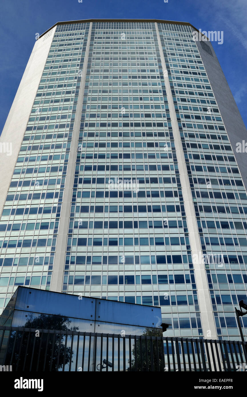 Grattacielo pirelli immagini e fotografie stock ad alta risoluzione - Alamy