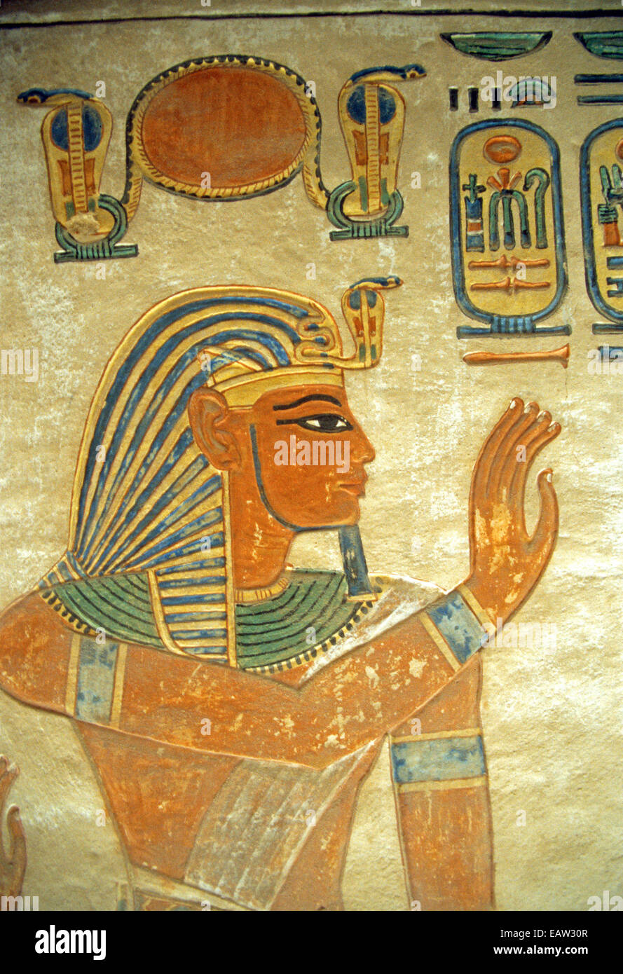 Il faraone Ramses III nel dipinto di rilievo nella Valle delle Regine ...