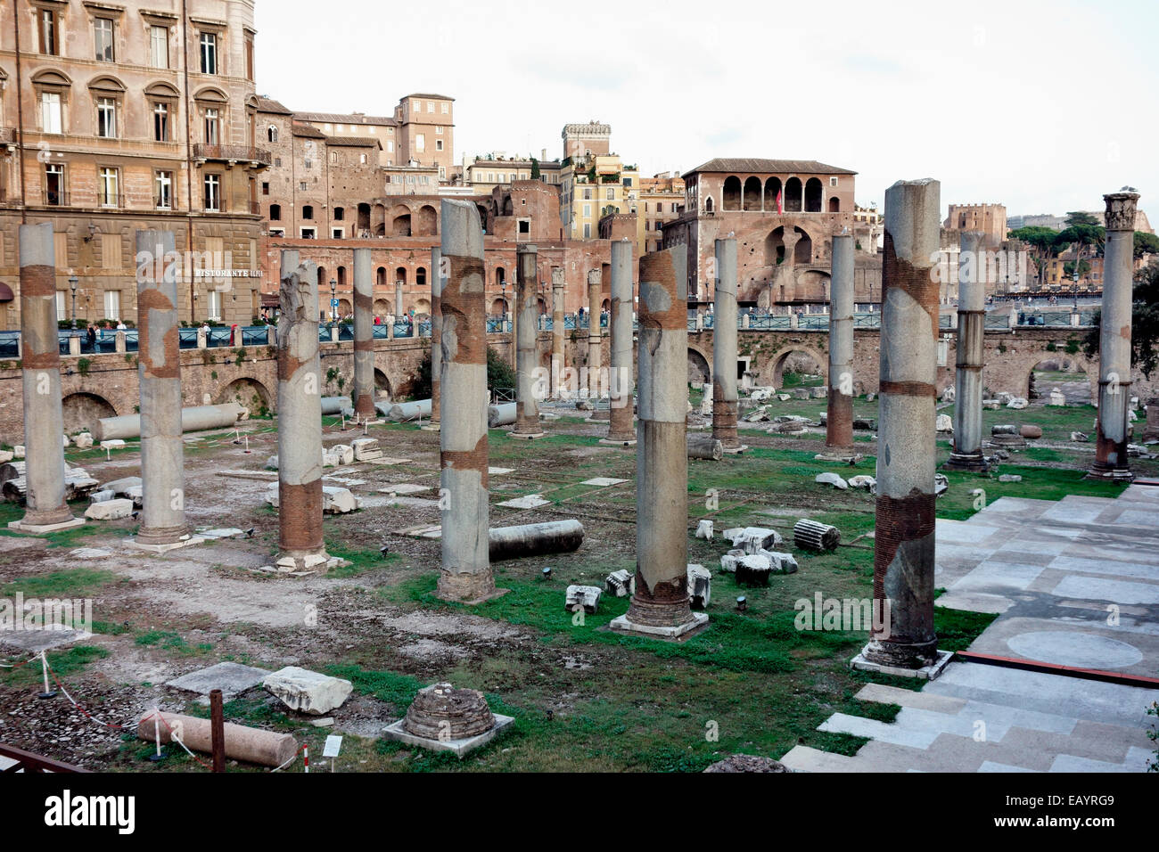 Colonne antiche roma immagini e fotografie stock ad alta risoluzione ...