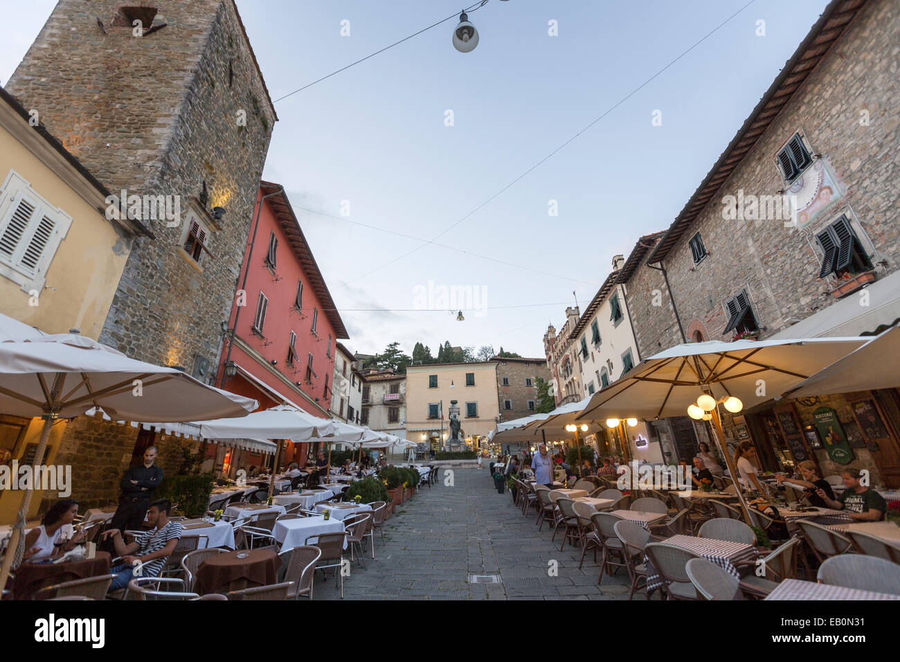 Italia il borgo medievale di montecatini immagini e fotografie stock ad ...