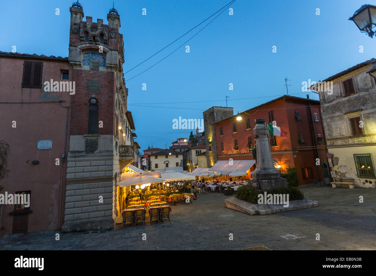Italia il borgo medievale di montecatini immagini e fotografie stock ad ...