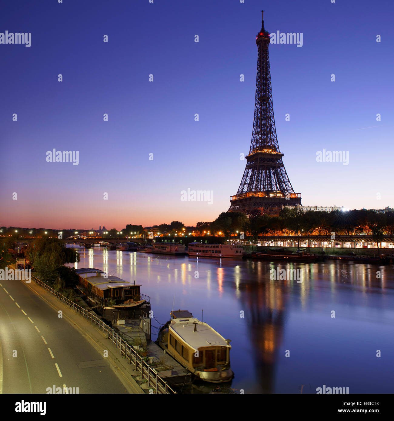 Visto dalla torre eiffel immagini e fotografie stock ad alta ...